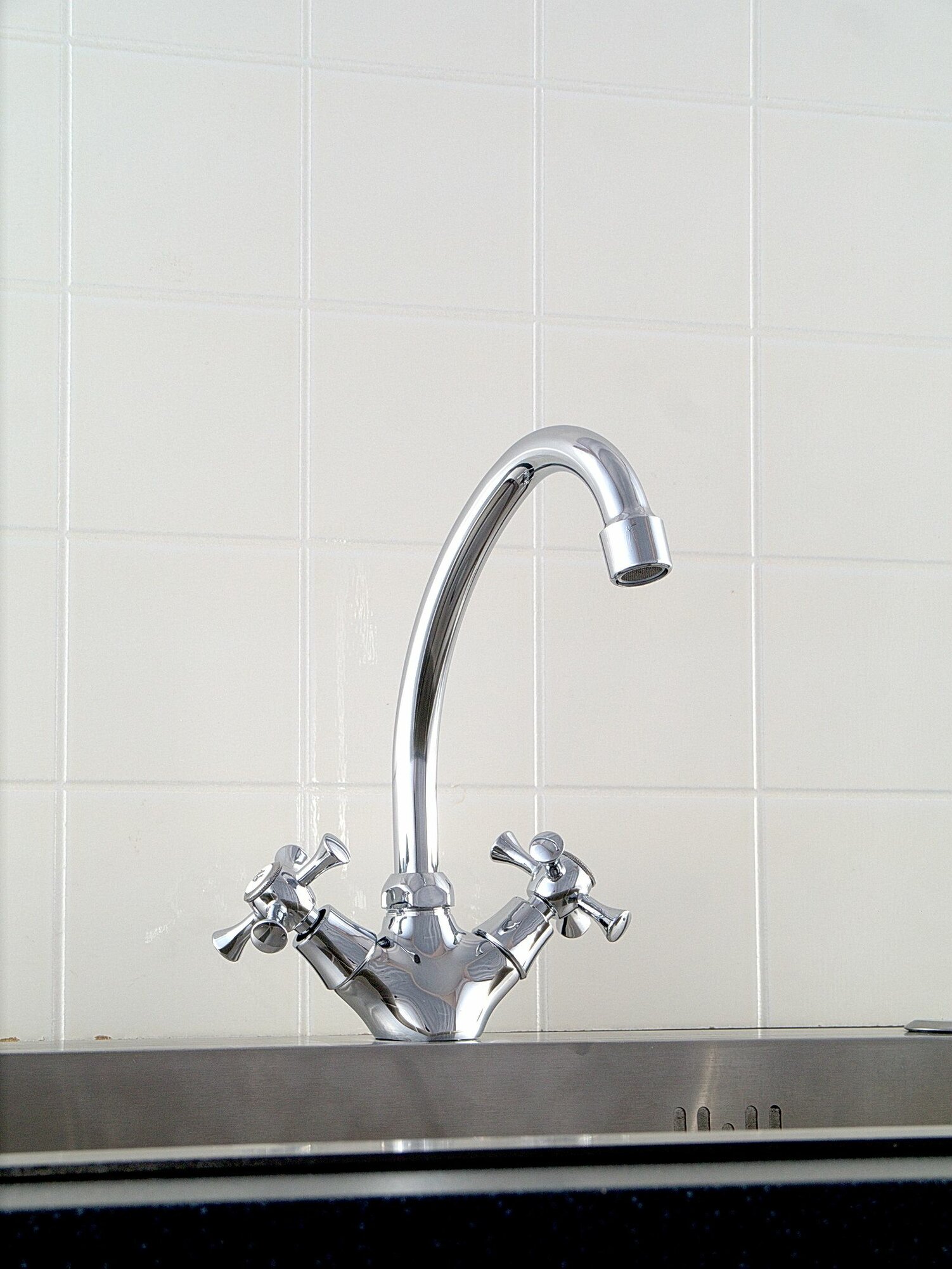 Смеситель на кухню Эверест B49-064 с высоким изливом, керамические кран-буксы, хром, крепление гайка