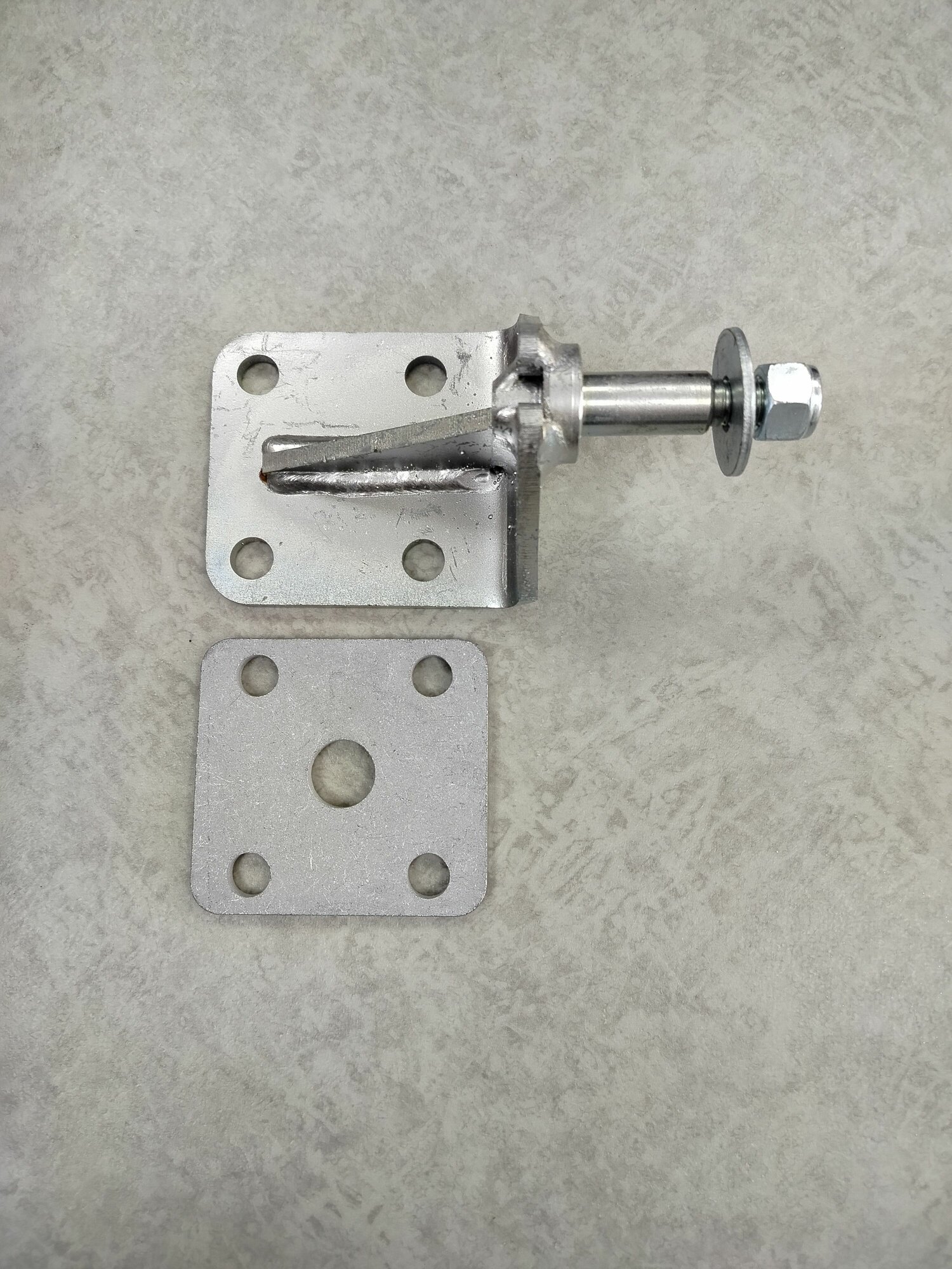 Кронштейн амортизатора для балки 60х40 с прижимной пластиной для Курганских прицепов и других