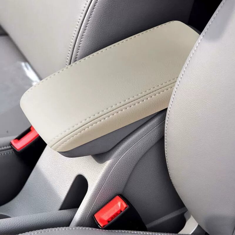 Накладка на центральный подлокотник Volkswagen New Bora 08-12 Улучшенная кожа бежевый с бежевыми швами прямая установка