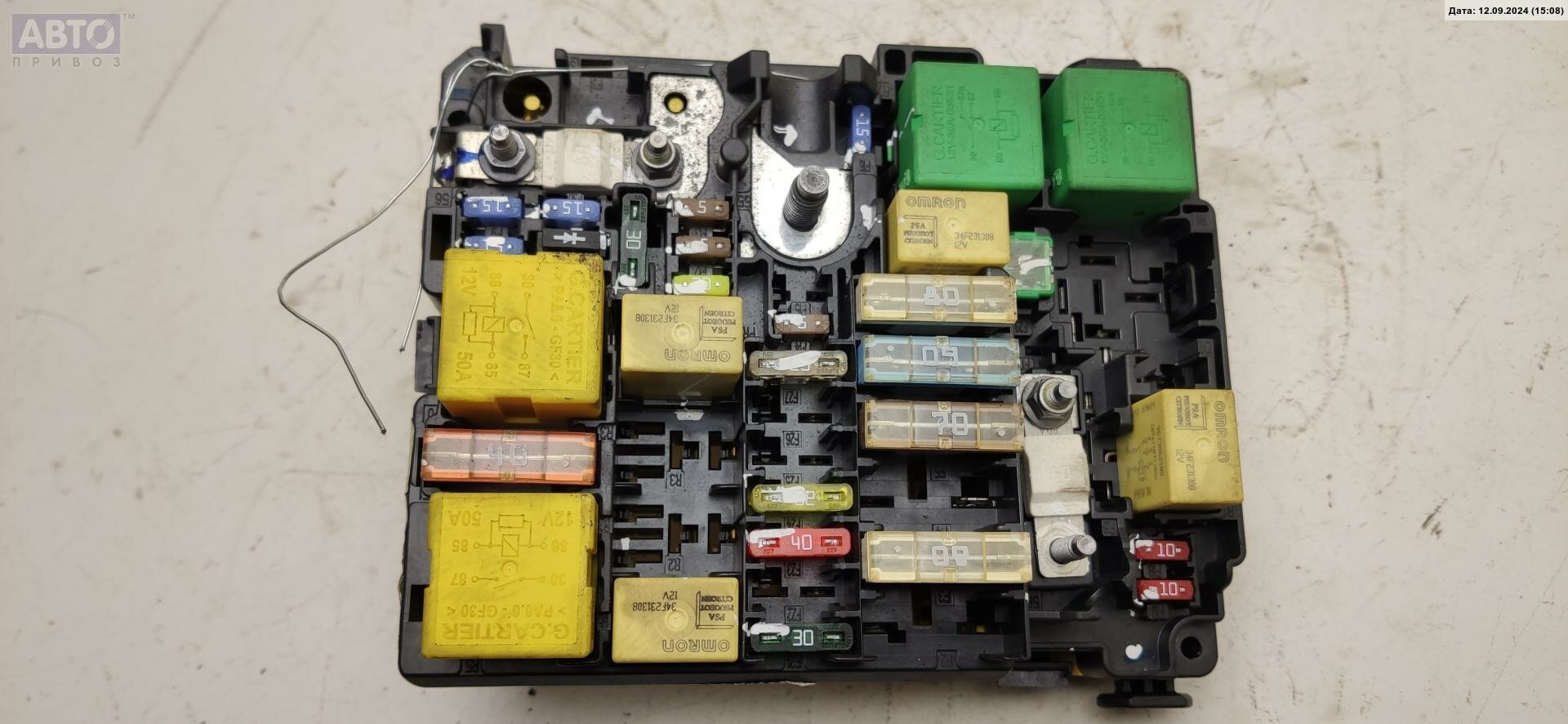 Блок предохранителей Peugeot 208