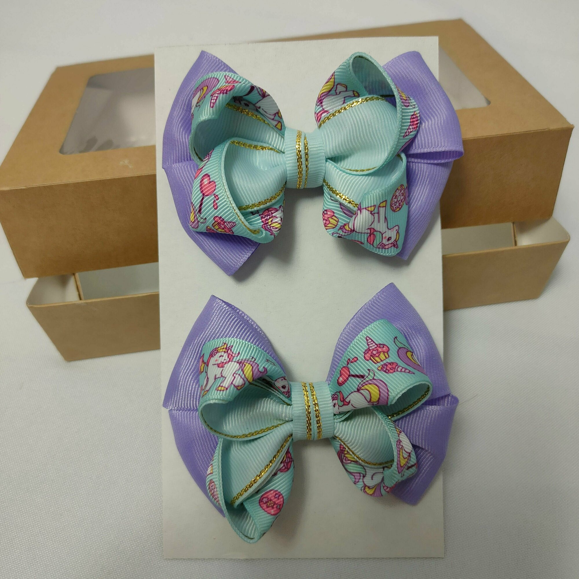 Банты "бабочки" 8 см, нарядные банты в школу и детский сад, на резинке, с рисунком