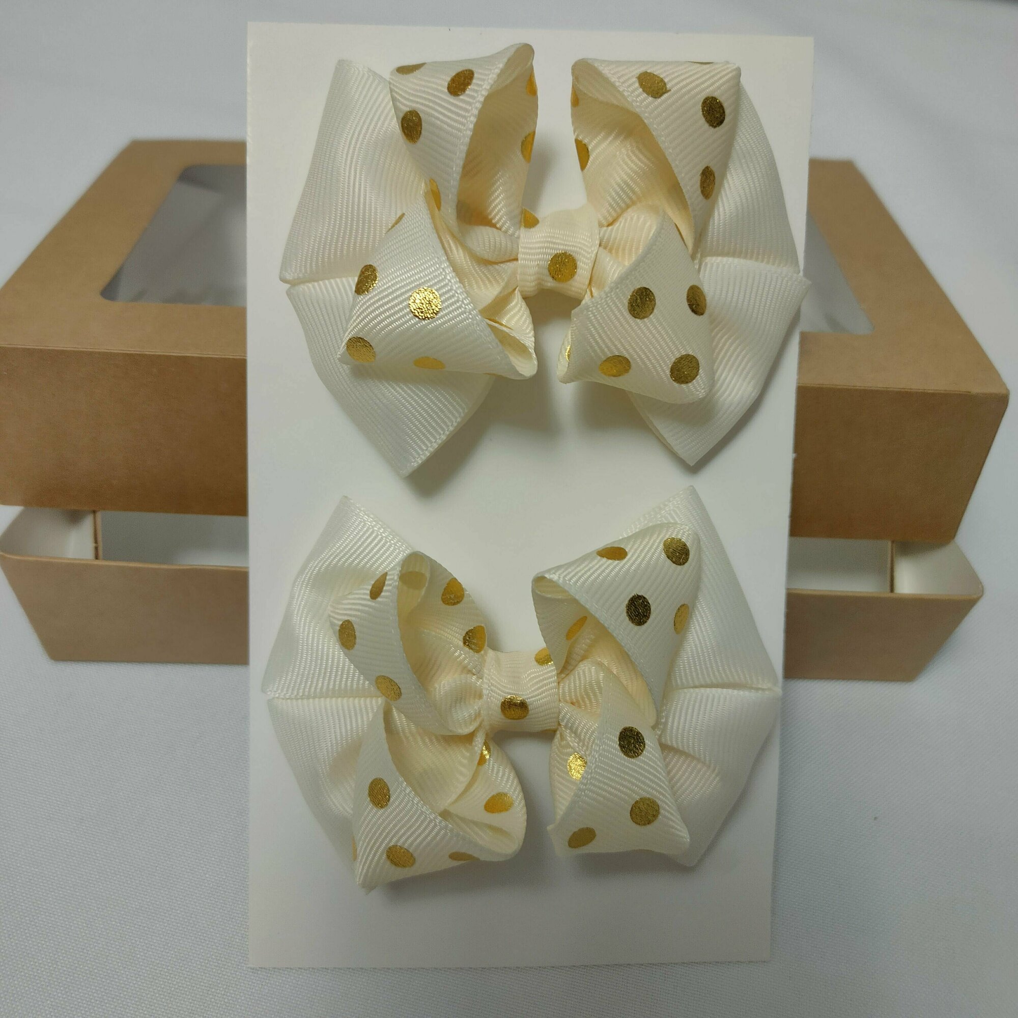 Банты "бабочки" 8 см, нарядные банты в школу и детский сад, на резинке, с рисунком