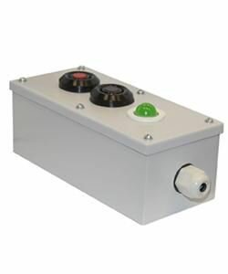 Пост кнопочный ПКУ-15-21.131-54У2 (1хСКЛ11 зел. 220В + 1хВК30-10-11110-54(1з+1р) черн. + 1хВК30-10-11110-54(1з+1р) красн. + PG-19) пост управления Эл