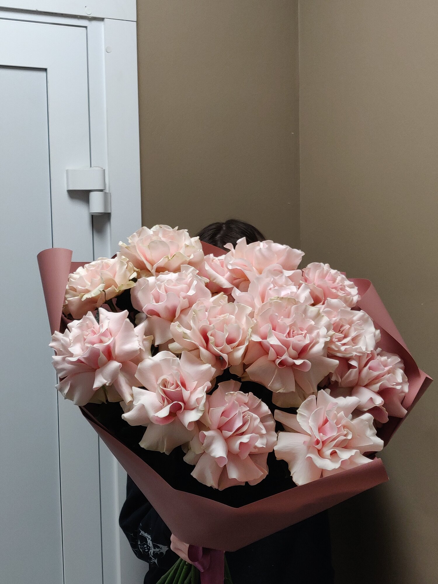 Огромный букет французских розовых роз 11 шт