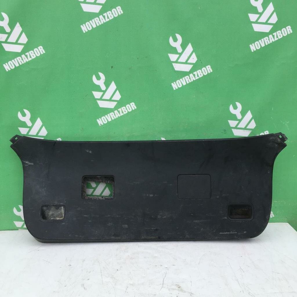 Обшивка двери багажника Toyota Corolla E12 2001-2006