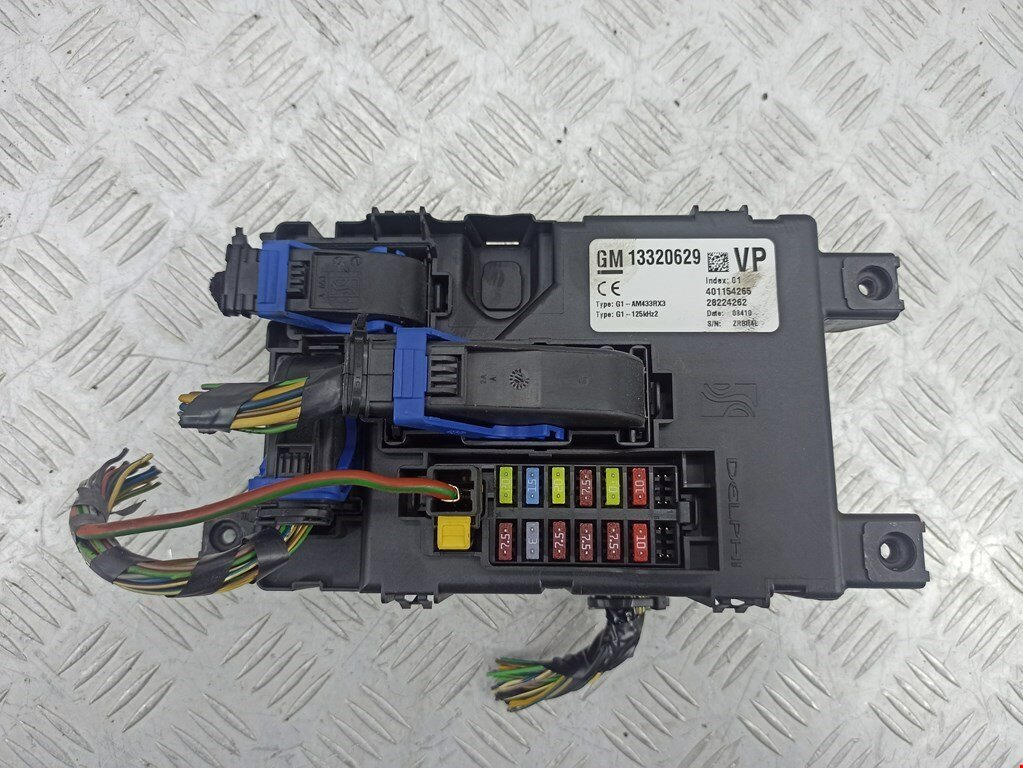 Блок предохранителей Opel Corsa D 13320629 арт. 1797394