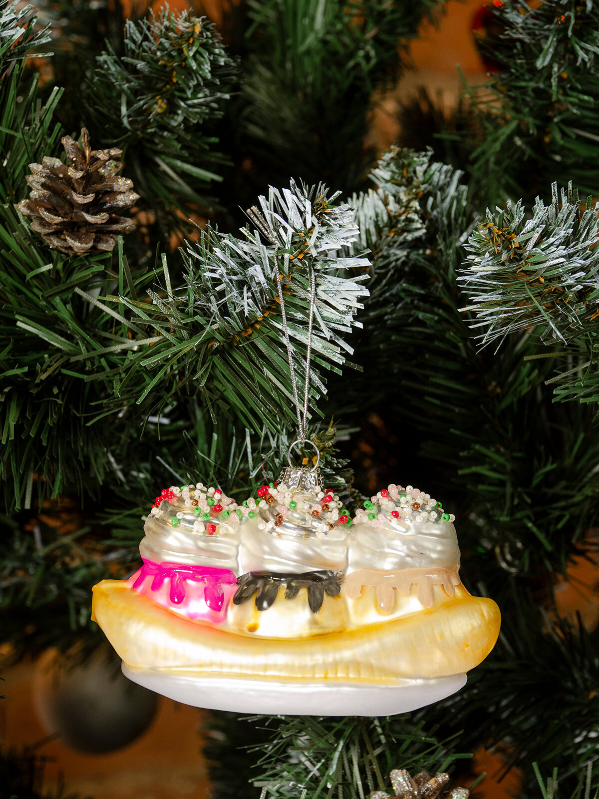 Стеклянная новогодняя елочная игрушка "UltraMarin" 147-LN НГ Банана сплит 1 шт.