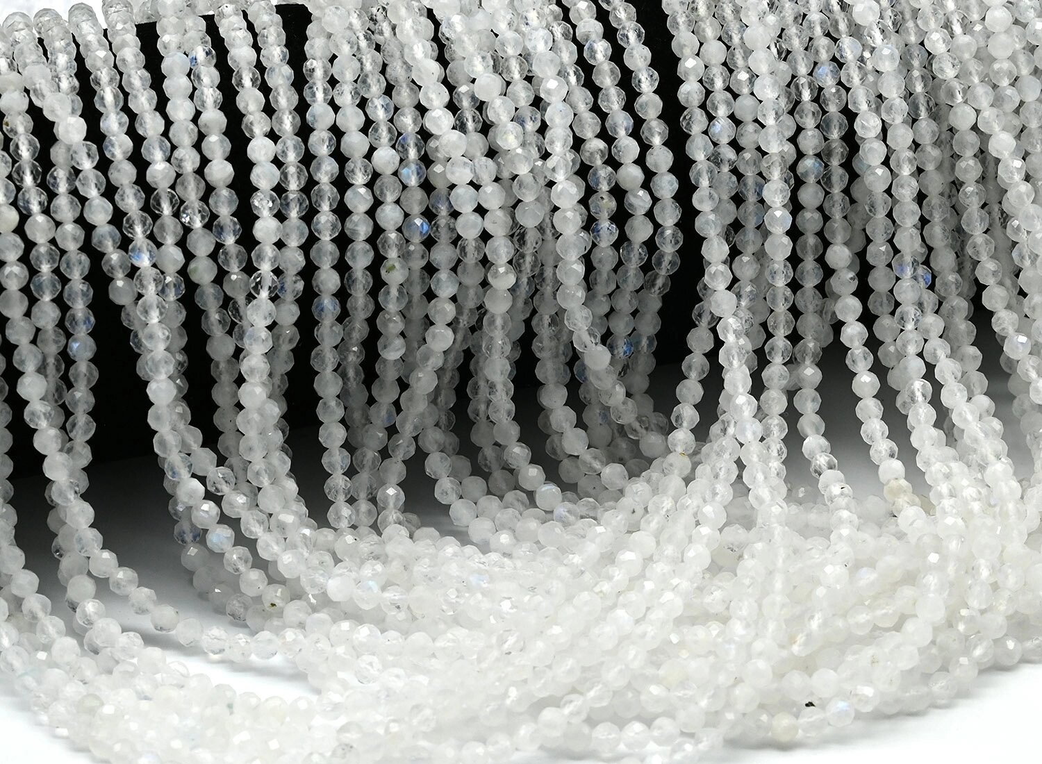 Бусины из лунного камня (Адуляр) шарик гр.3мм, 40см, 127 бусин .