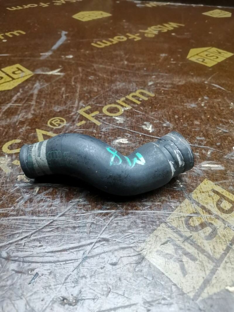 Патрубок на термостат VAG 1.8t 1577 06b121057a