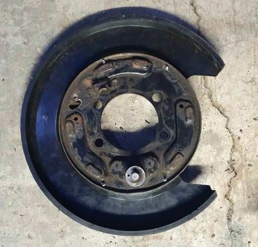 Грязезащитный щиток (пыльник) задних тормозных дисков Isuzu Rodeo (Исудзу Родео)