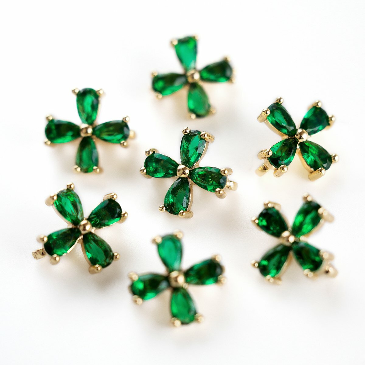 Разделитель 3-отв. для бусин (уп 2 шт) / спейсер, с цирконием, цвет золото/зеленый, 11x12x2.5 мм