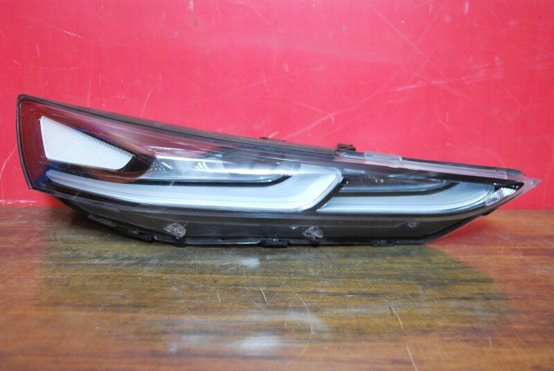 Фара ДХО передняя правая Hyundai Santa Fe 4 TM 92208S1000