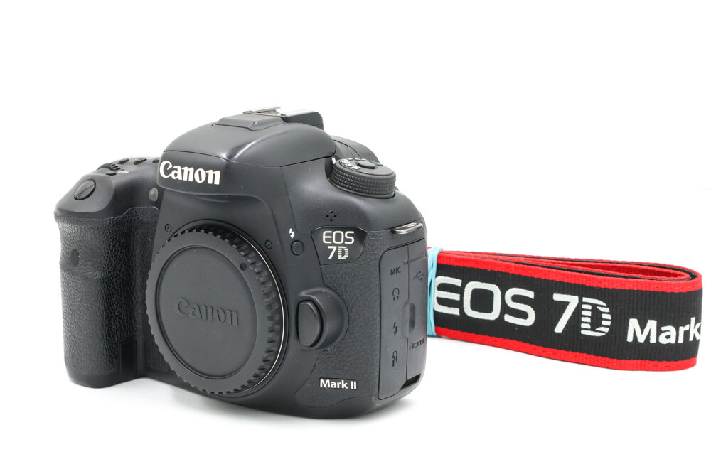 Зеркальный фотоаппарат Canon EOS 7D Mark II Body