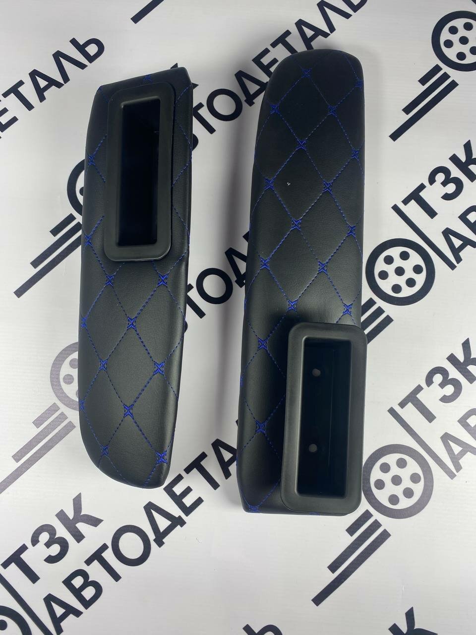 Комплект подлокотник для а/м газель Next черная экокожа синяя строчка