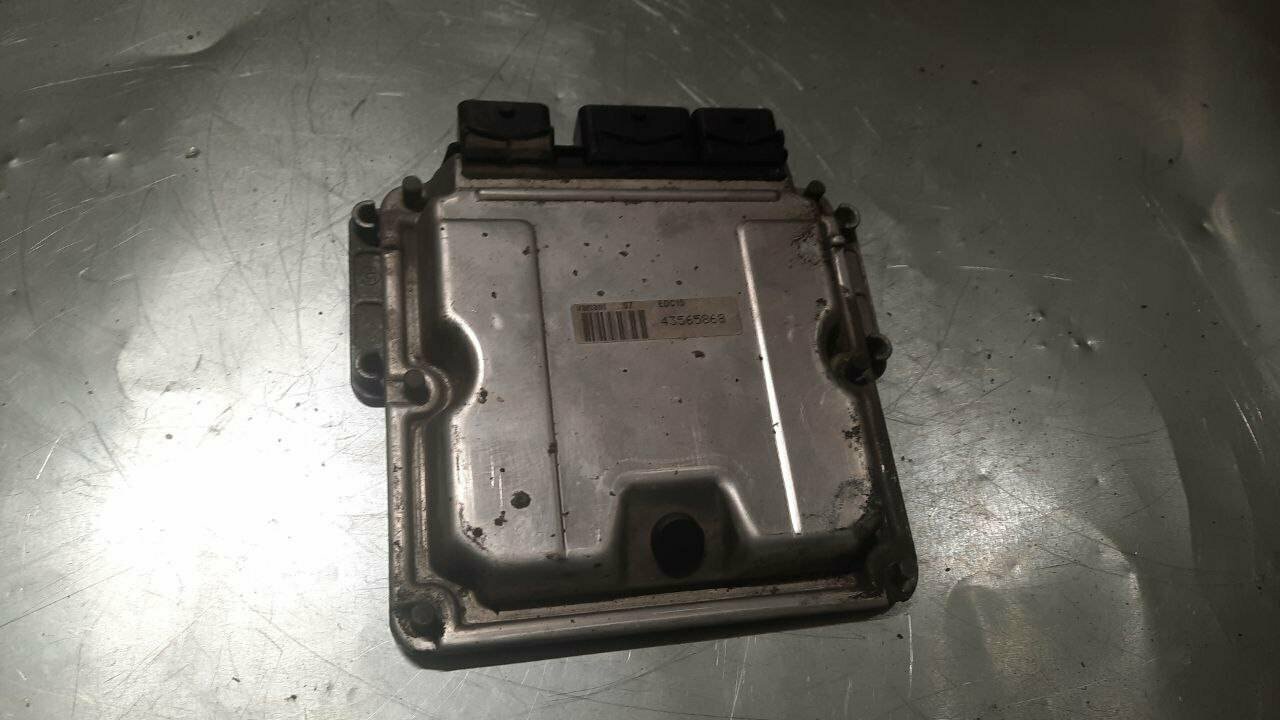 Блок управления двигателем Peugeot 206 2003 281011525