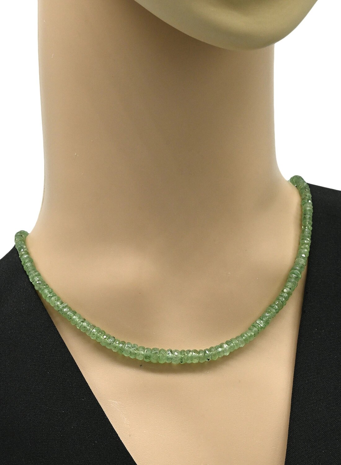 Бусы, корунд