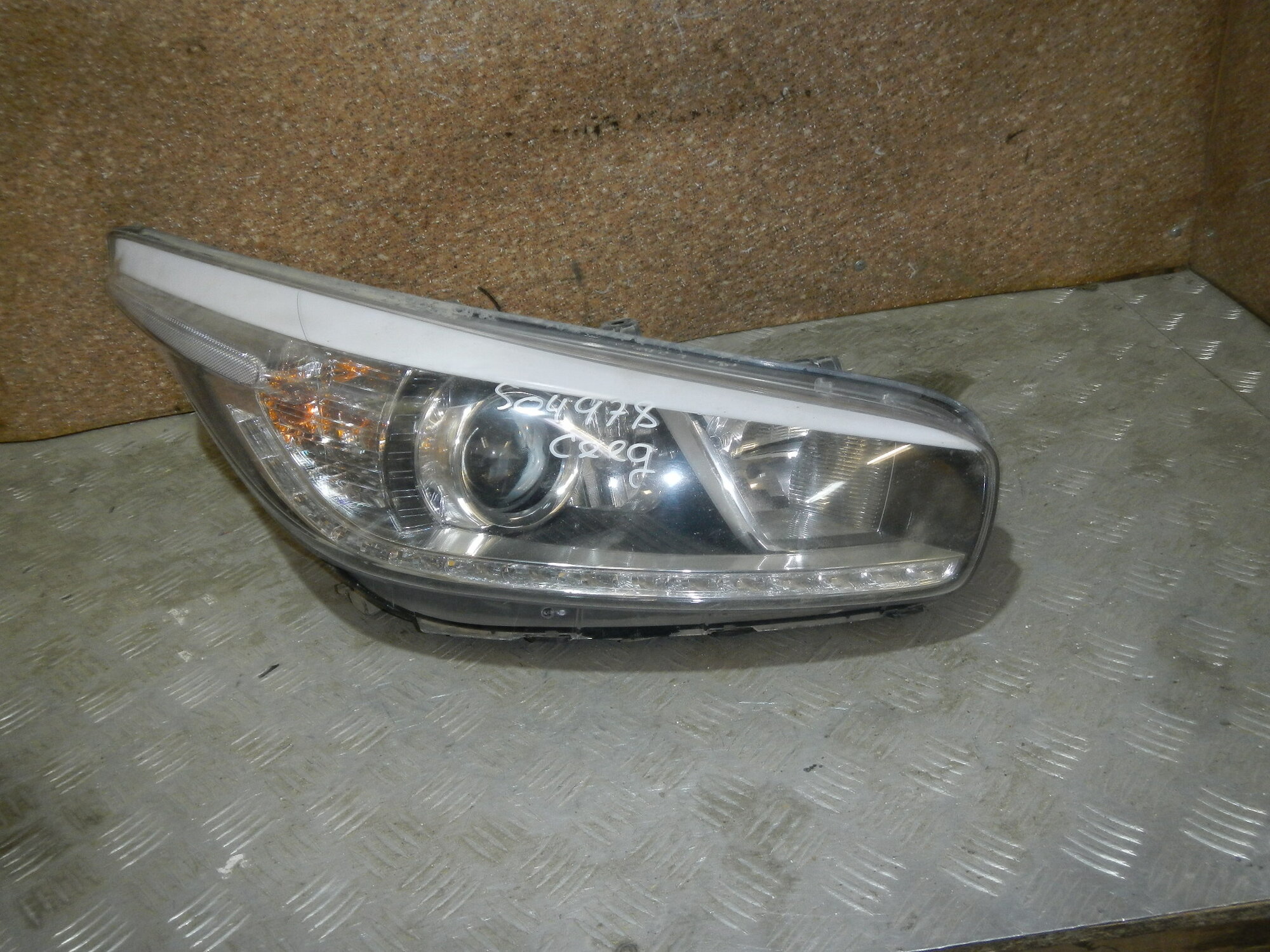 Б/У Фара правая, KIA (Киа)-CEED (12-18) KIA CEED (12-18) царапины, трещина крепление. 504978 Hyundai-KIA арт. 92102A2390