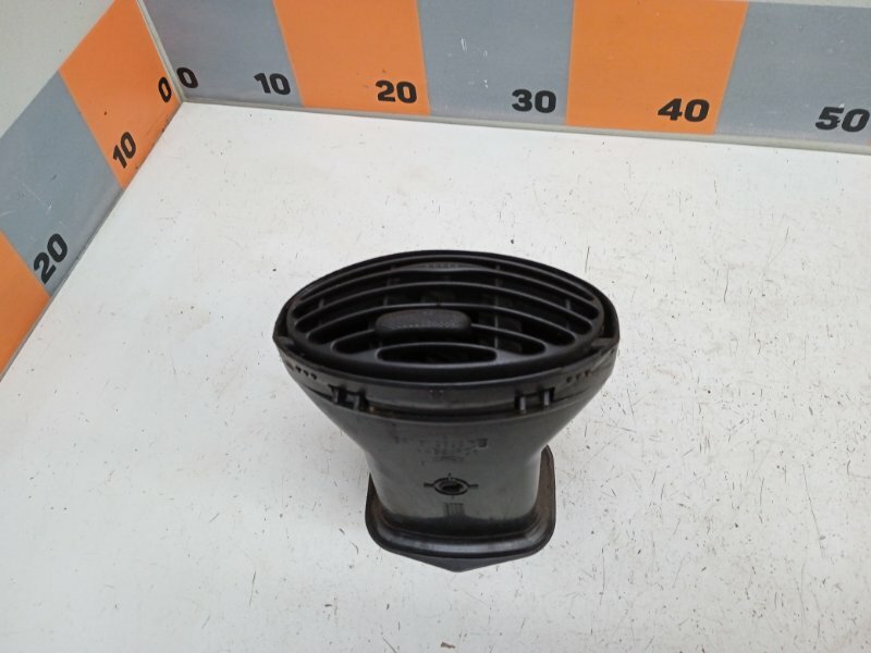 Б/У Форд Фокус 1 Дефлектор воздушный Ford Focus 2003 1 226770 FORD арт. 98AB19893DBW, универсал