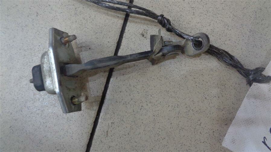 Ограничитель двери задней правой от Toyota Camry V40 1994-1996