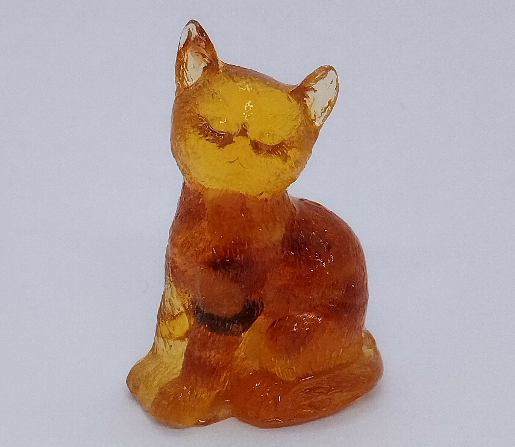 Янтарная фигурка Кошечка 9 грамм