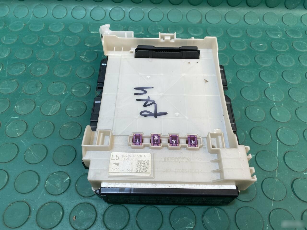 Блок предохранителей Lexus RX 4 2015-2023 8273048Z50A