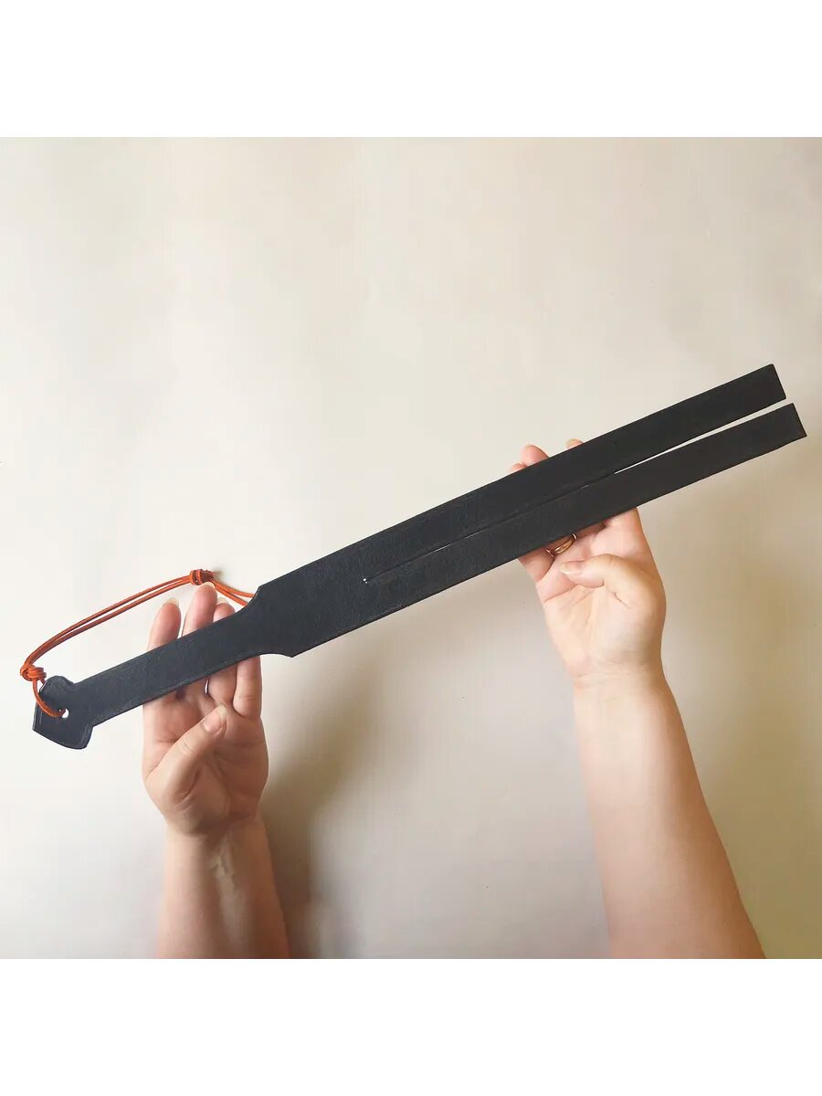 Шлепалка Тавсе Кожаный паддл черная