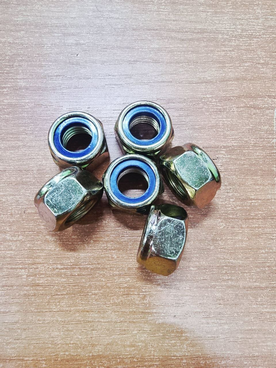 Гайка самоконтрящаяся шестигранная желтый цинк SW 22/М14 с синий резинкой (50шт-1упаковка) , Wurth Германия