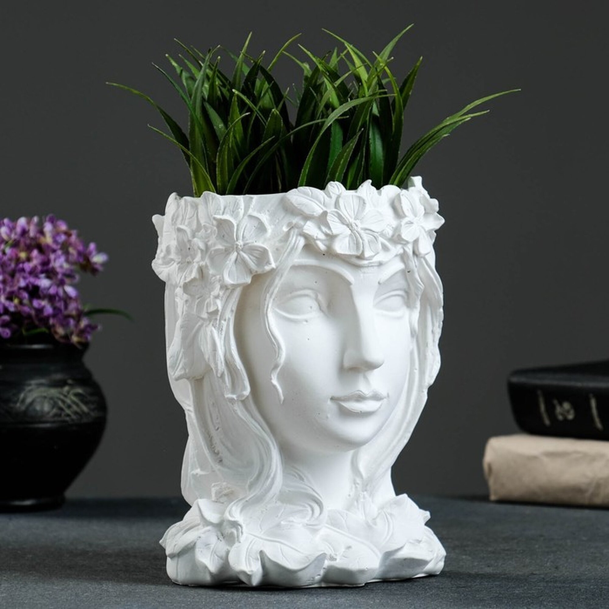 Фигурное кашпо для цветов «Девочка венком», 500 мл, 19×14×14 см, гипс, белое