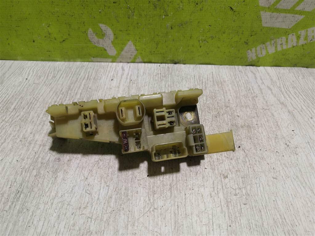 Блок предохранителей Toyota Carina II 1987-1992