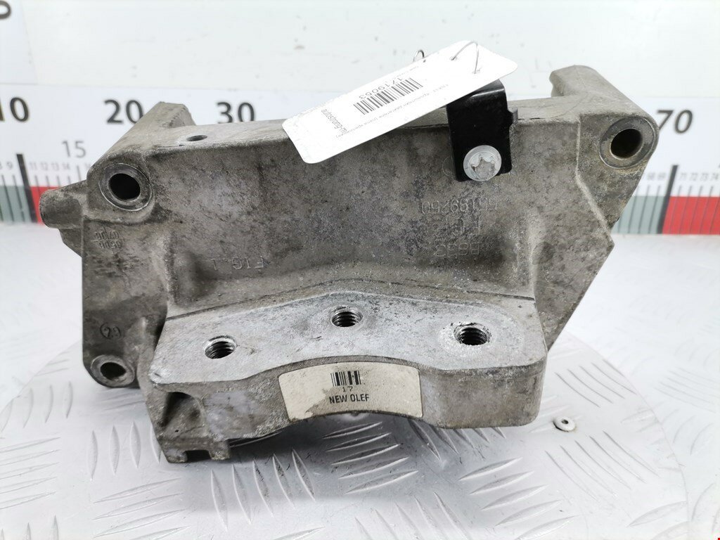 Кронштейн (крепление лапа) двигателя Opel Corsa D 93189330 арт. 1719053