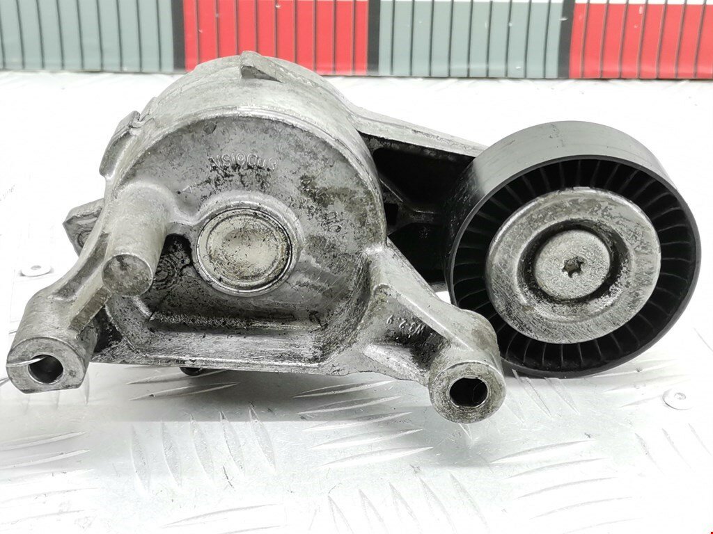 Натяжитель ремня генератора (приводного поликлинового ремня Volkswagen Golf 5 03G903315A арт. 1659141