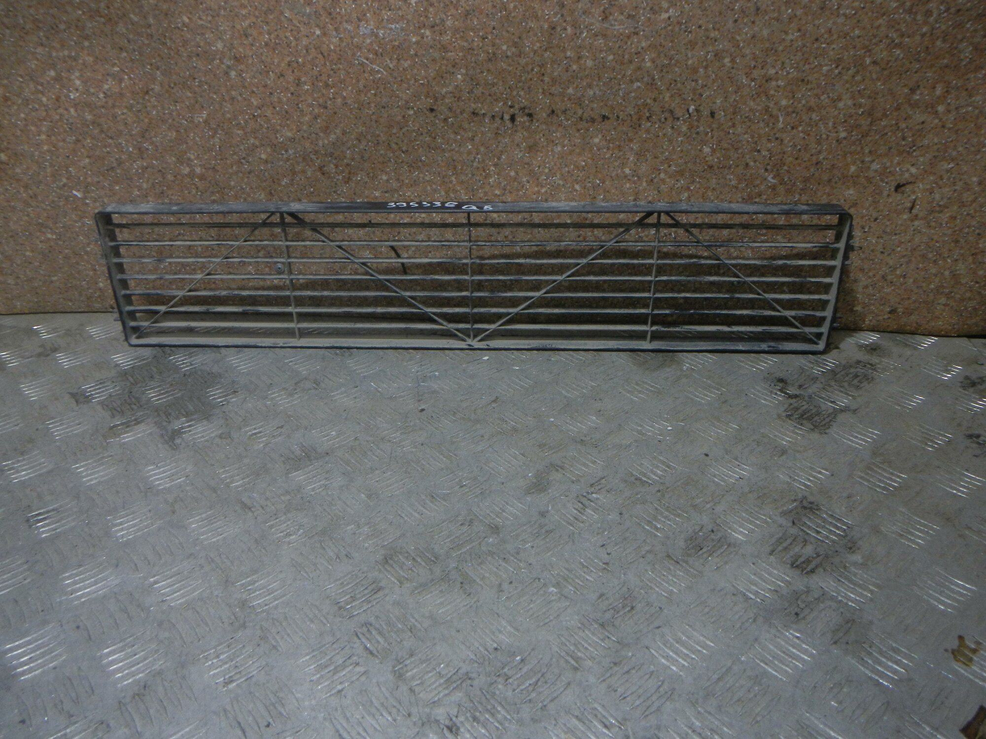 Б/У Воздуховод, Audi (Ауди)-Q5 (8R) (08-16) AUDI Q5 (8R) (08-16) решетка воздуховода(защитная рамка) Без видимых поврежде...