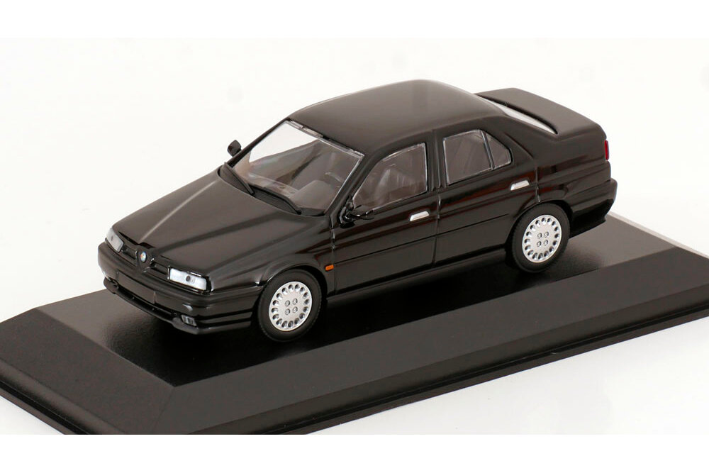 Модель коллекционная MAXICHAMPS Alfa romeo 155 1992 black