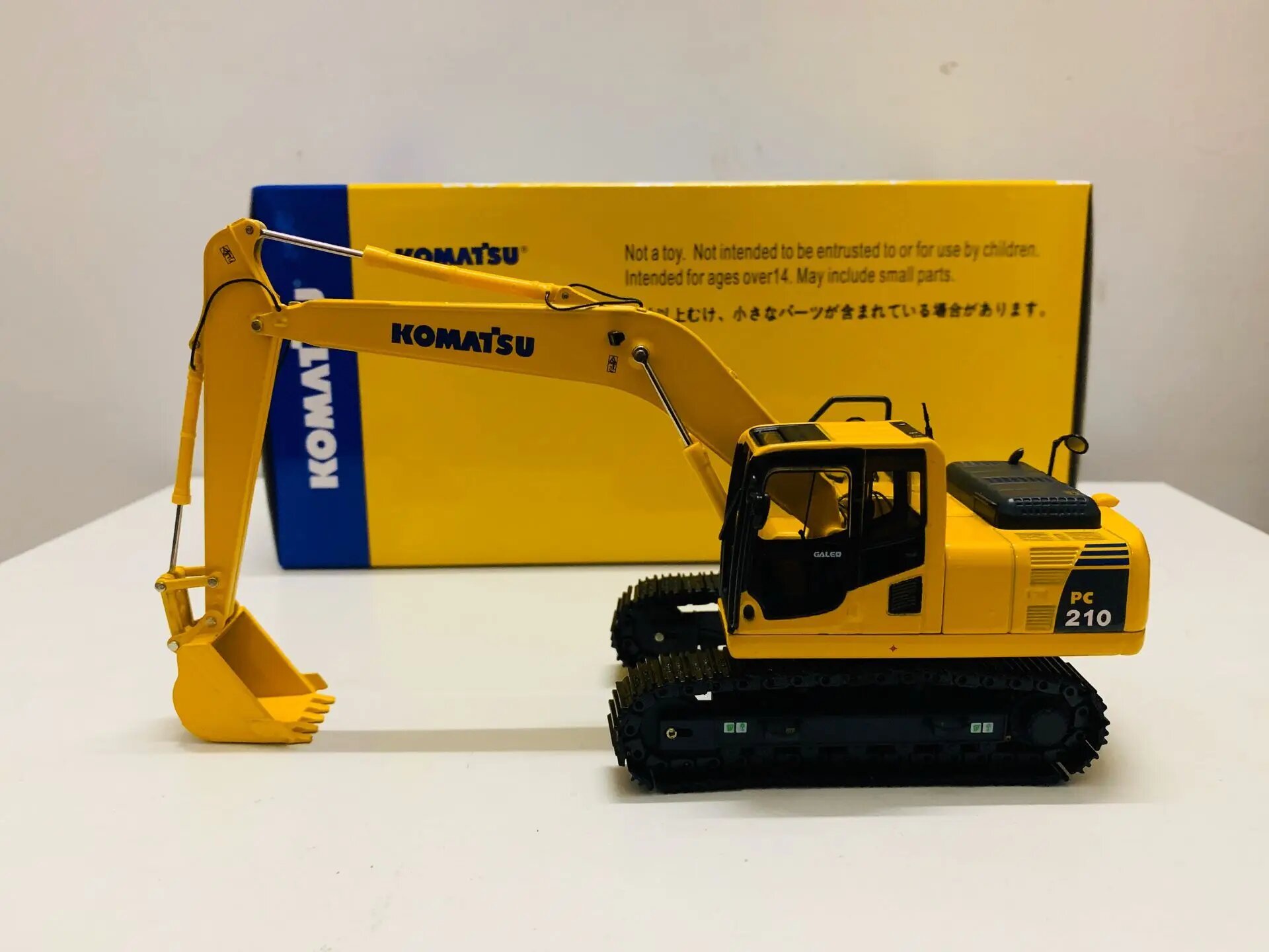 Komatsu PC210 Экскаватор металлические гусеницы 1/50