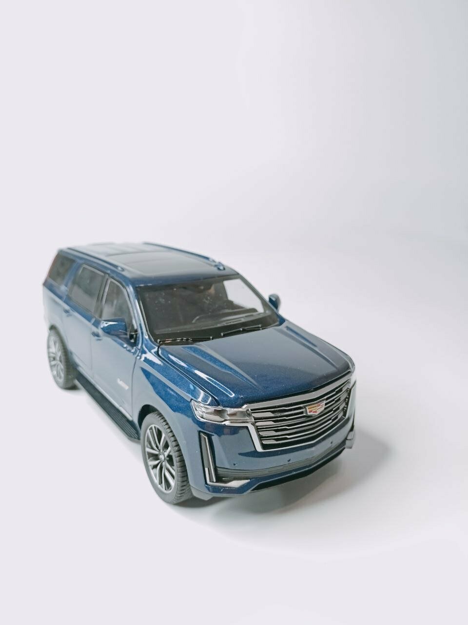 Модель автомобиля Cadillac Escalade коллекционная металлическая игрушка масштаб 1:24 синий ZH
