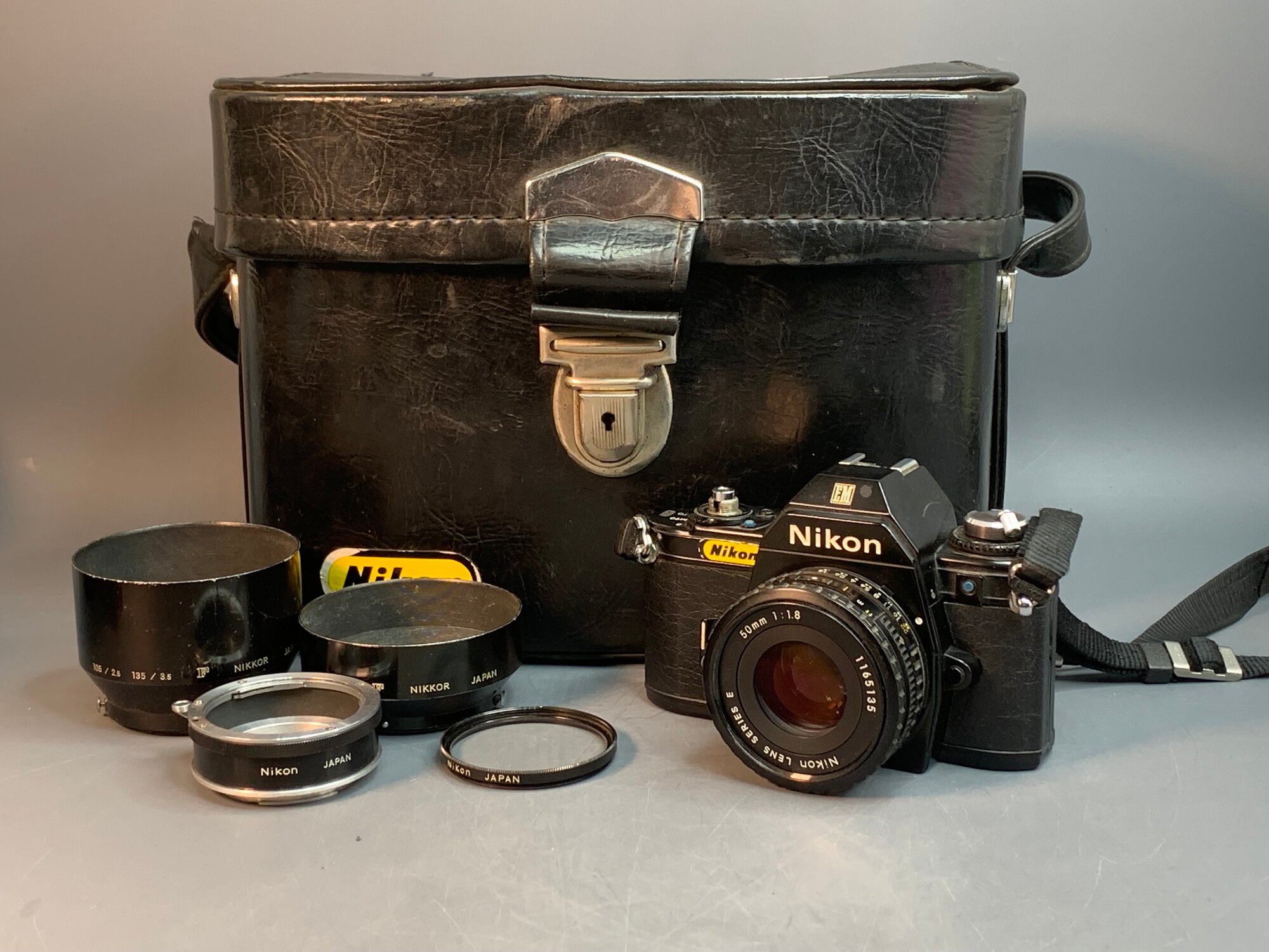 Nikon EM + Nikon 50mm f/1.8