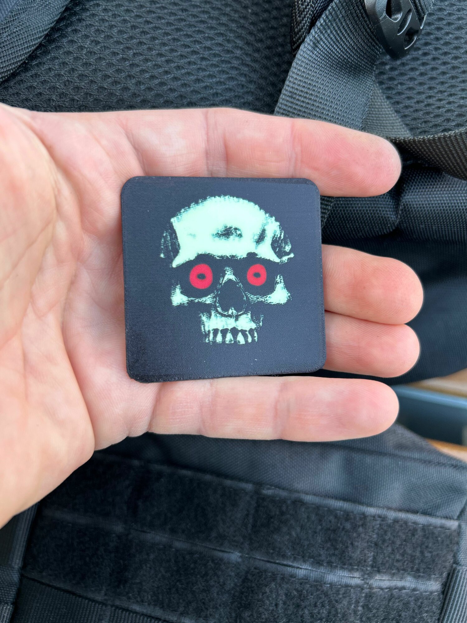 Патч - светлячок, шеврон светящийся в темноте 5*5 см "Skull