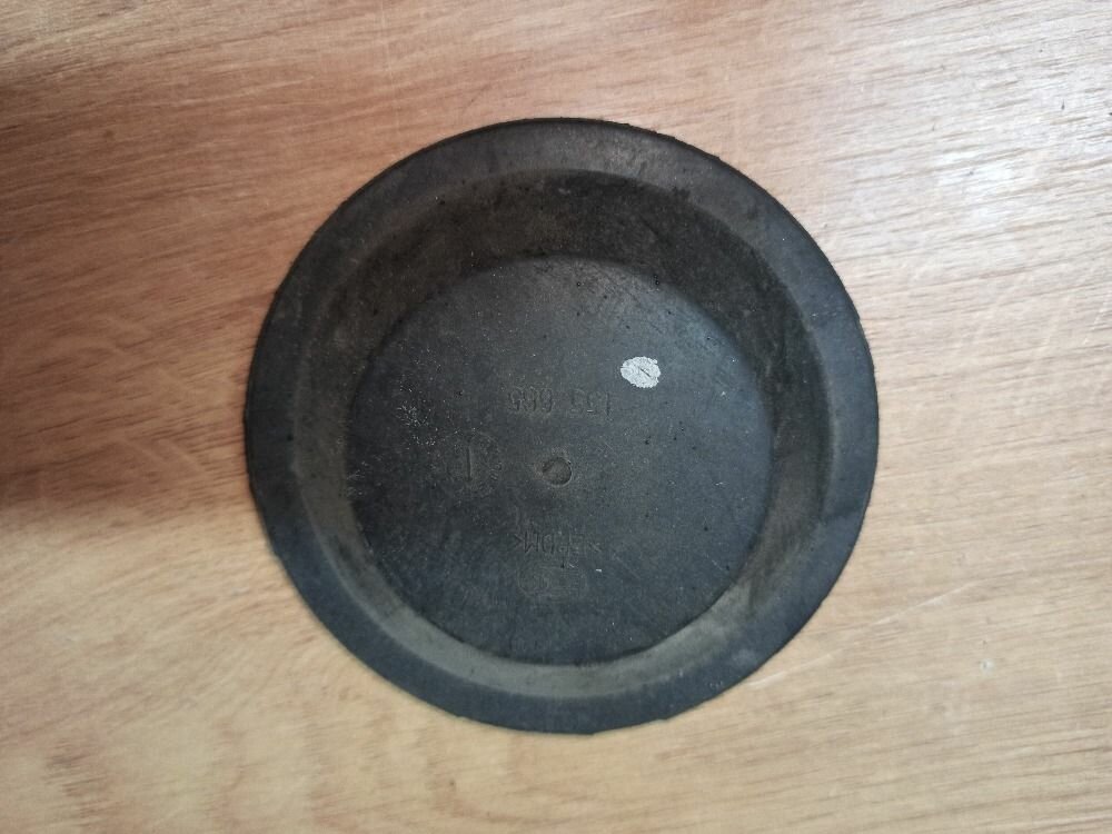 Крышка фары VAG 1K6941608A Hella 155665