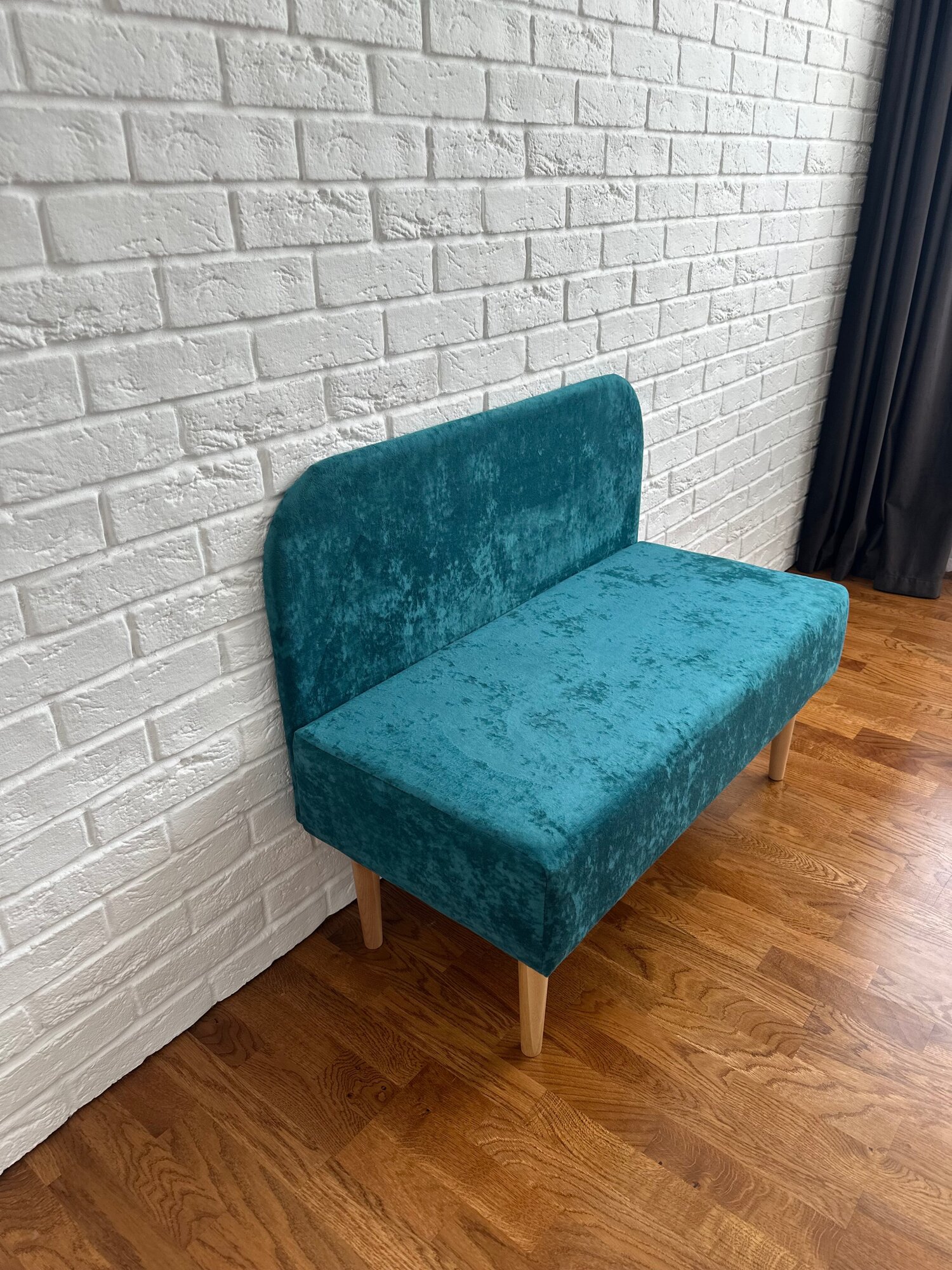 Диванчик MF-SOFA "Мальма", велюр, без подлокотников, 2 места, 100х80х46 см — фото 1