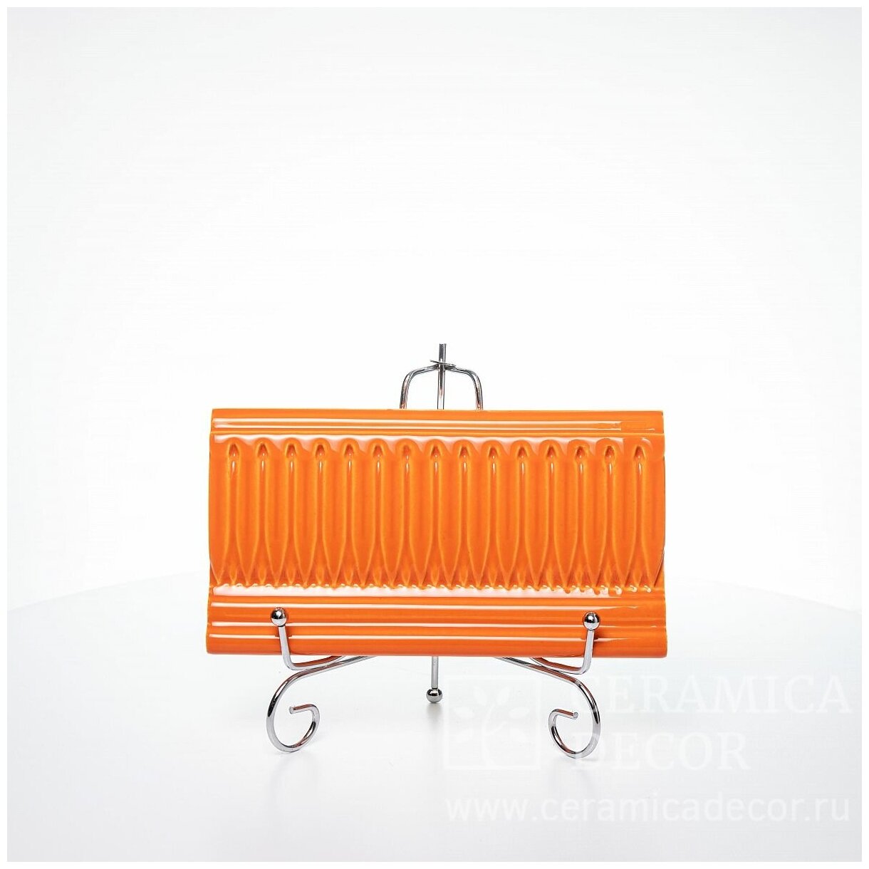 Бордюр с рельефными полосами Тюльпан