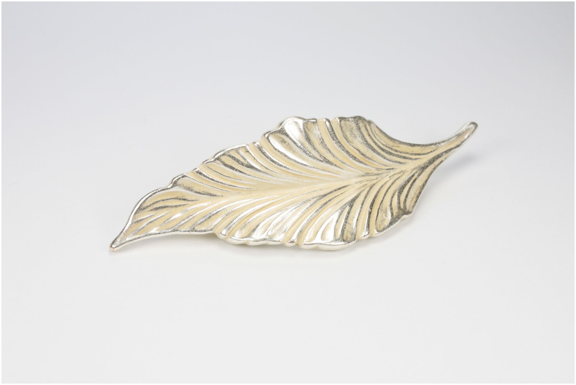 Ручка мебельная скоба Дафна 32мм правая ROBERTO MARELLA восточное серебро