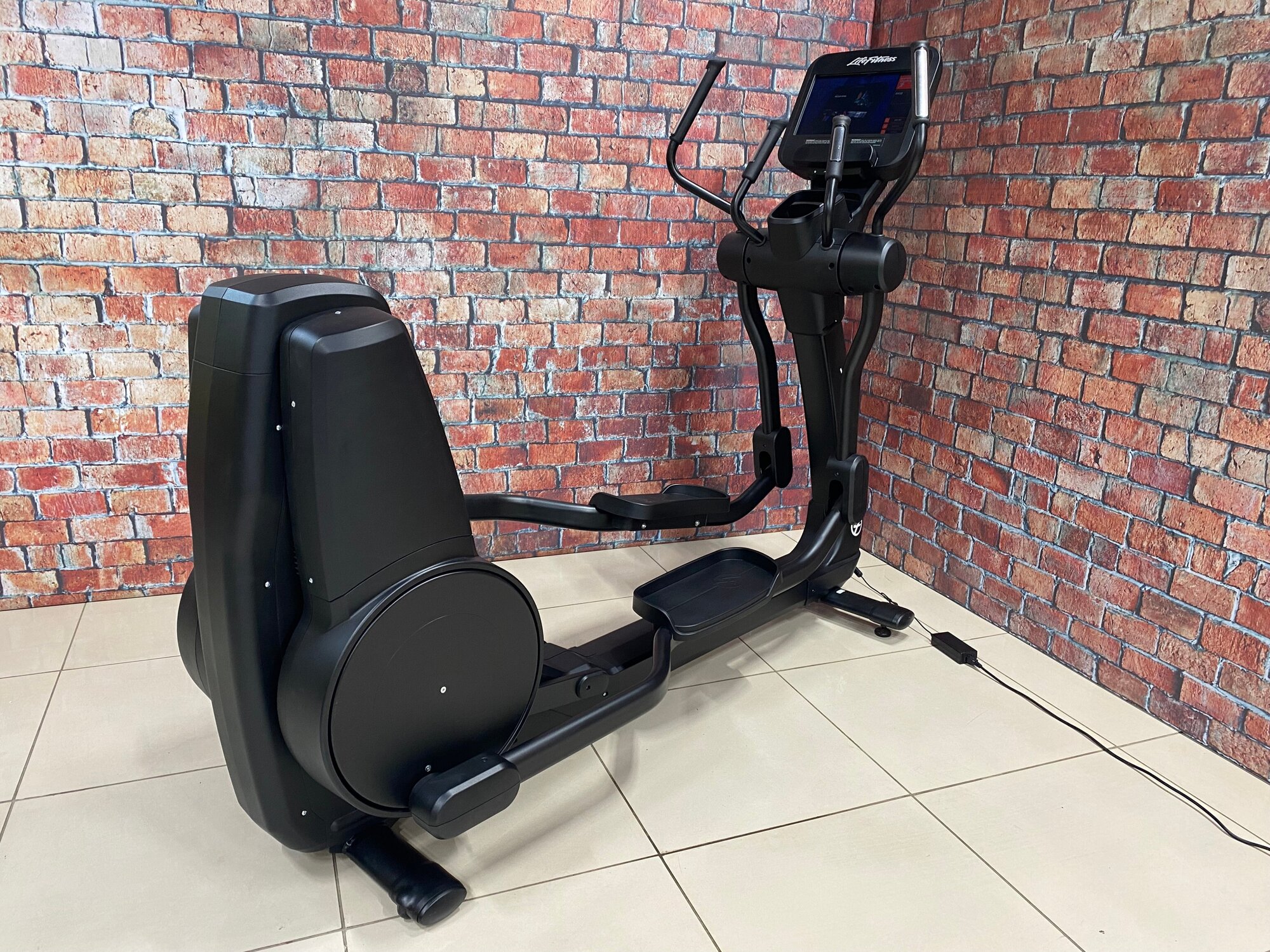Эллиптический тренажер Life Fitness 95X Discover SE3