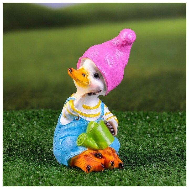 Садовая фигура "Утенок с лейкой", полистоун, 10 x 5,5 x 16 см