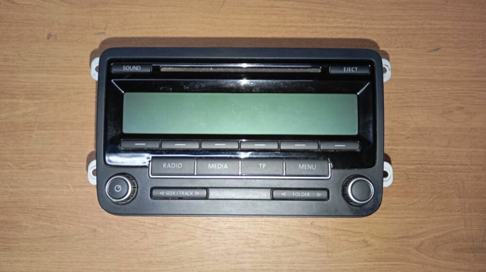 Магнитола Volkswagen Passat B6 с кодом 1K0035186AA