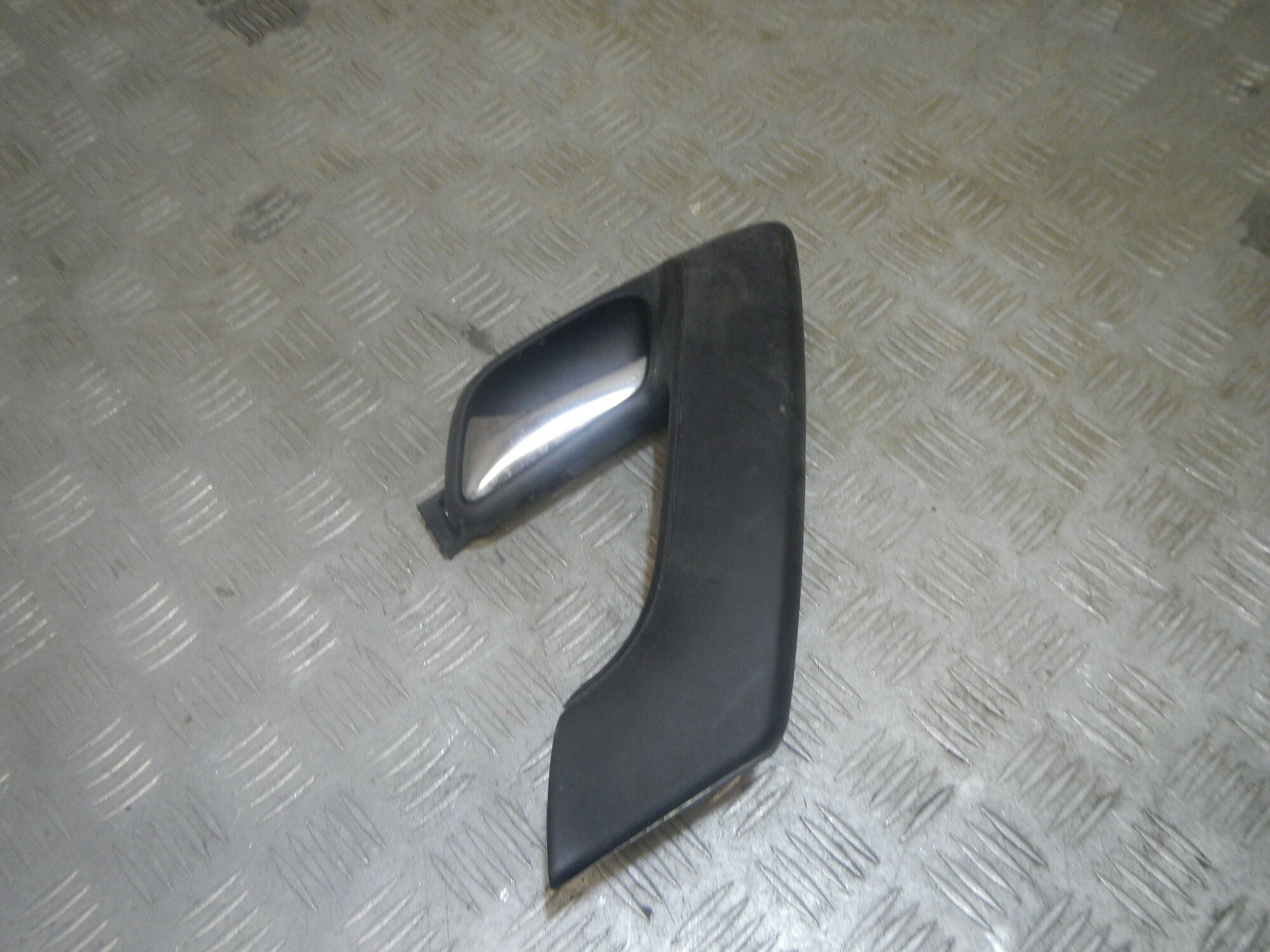 Б/У Ручка двери внутренняя левая, Volkswagen (Фольксваген)-POLO (SED RUS) (11-) VOLKSWAGEN POLO (Sed RUS) (11-) задняя По...