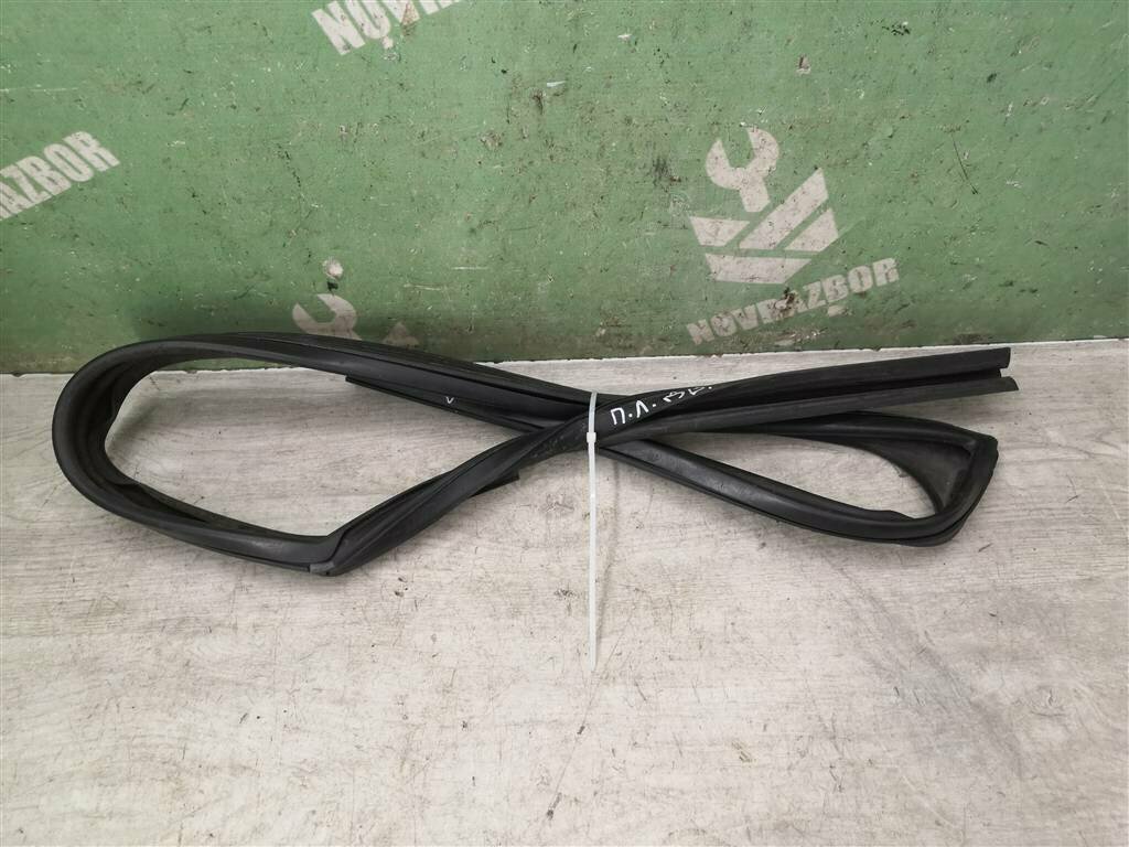 Уплотнитель стекла двери LADA VESTA 15-19