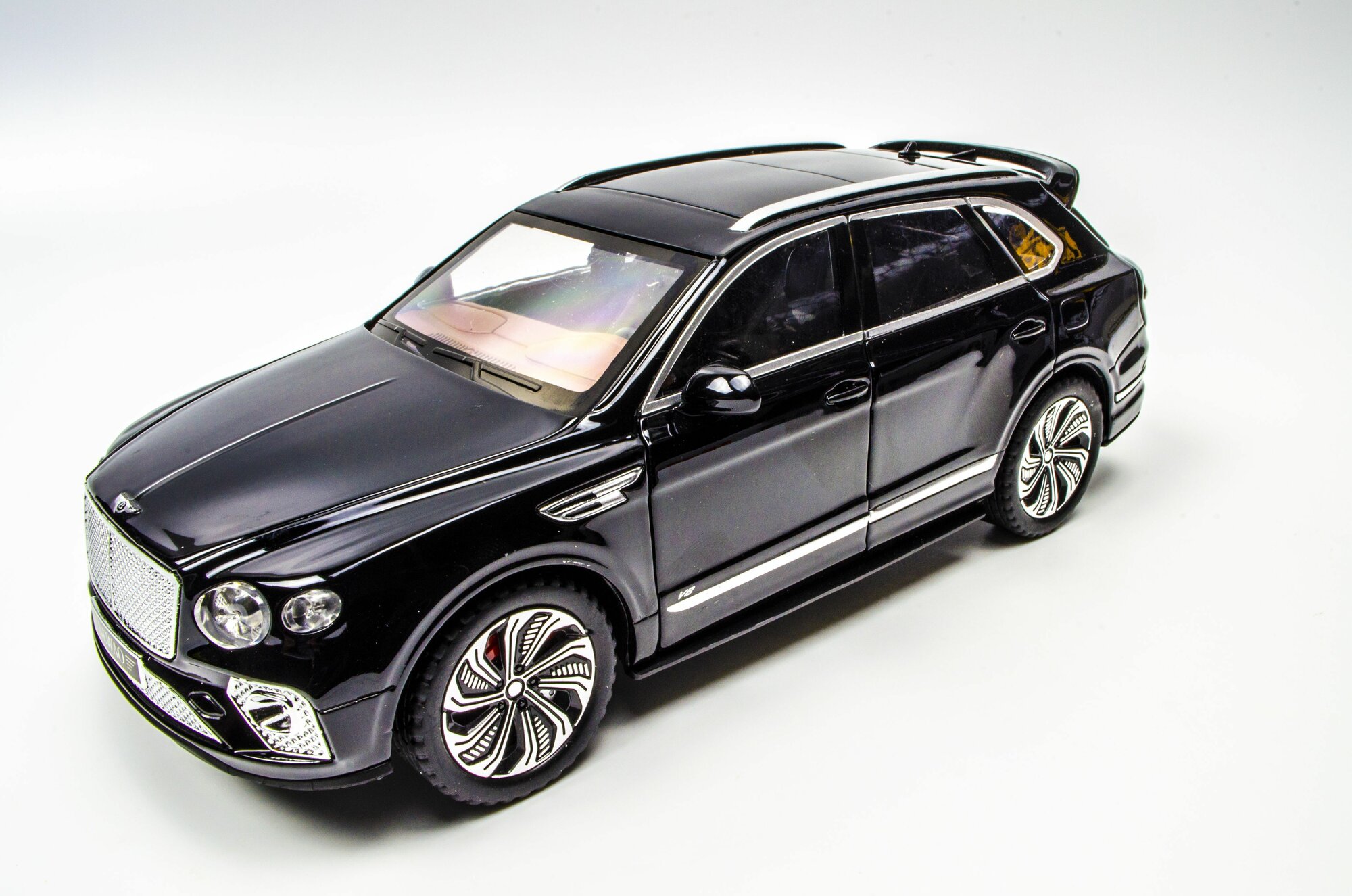 Коллекционные машинки металлические Звездно небо Bentley Bentayga/Бентли Бентайга 1/24 -jua