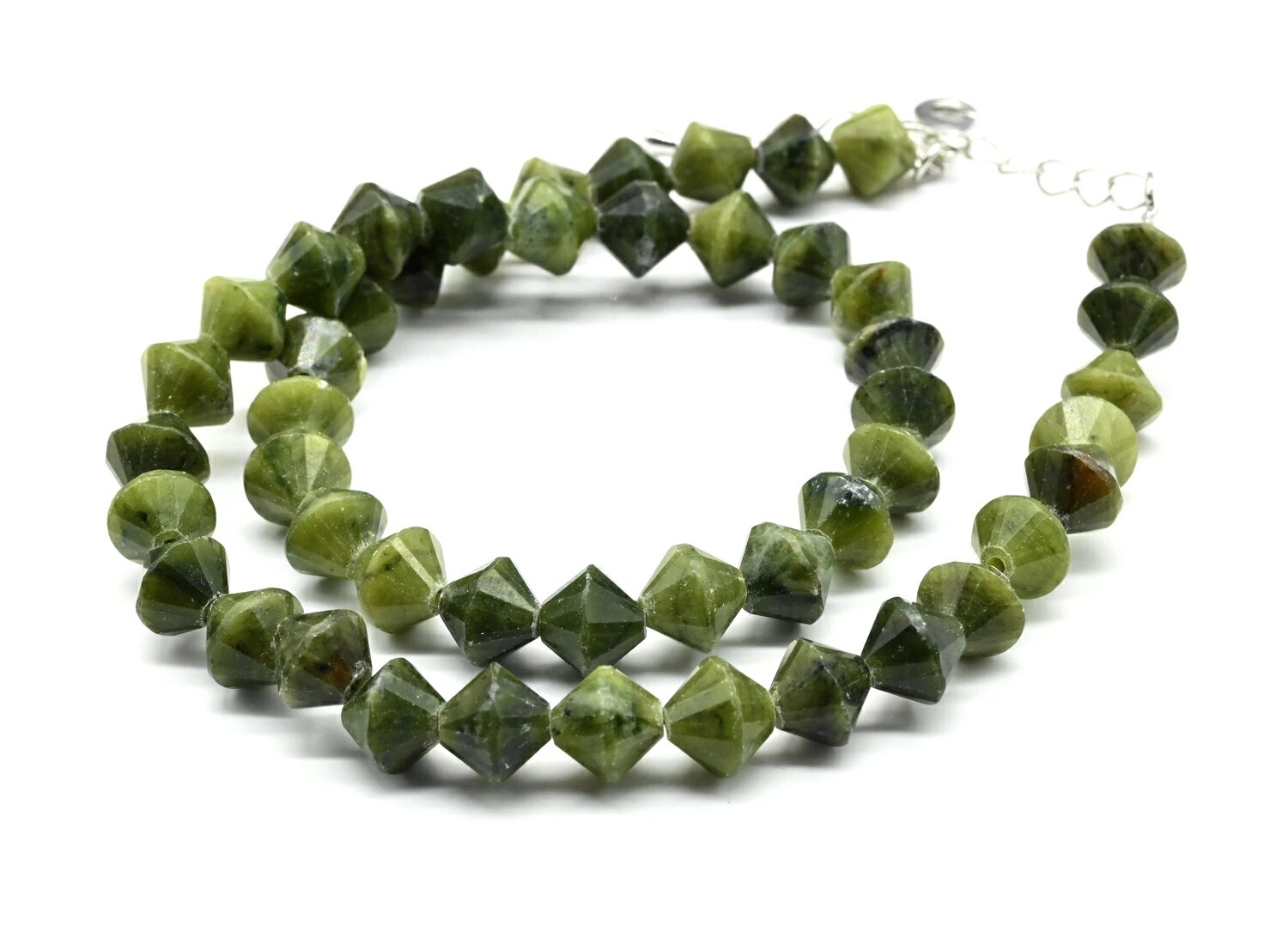 Бусы, нефрит