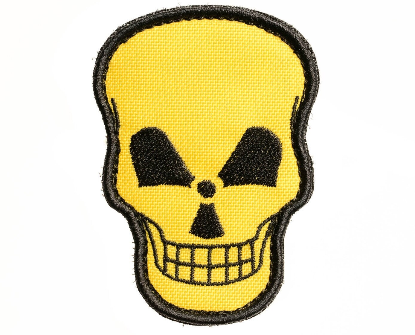 Нашивка на одежду, патч, шеврон на липучке "Череп радиация" 5,7х8 см