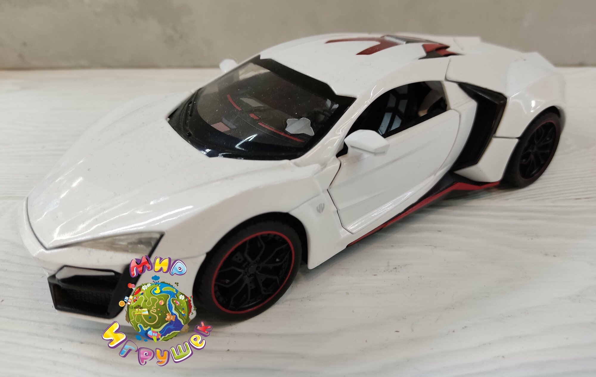 Коллекционная машинка Lykan Hypersport CHE ZHI, с открывающими дверьми и капотом